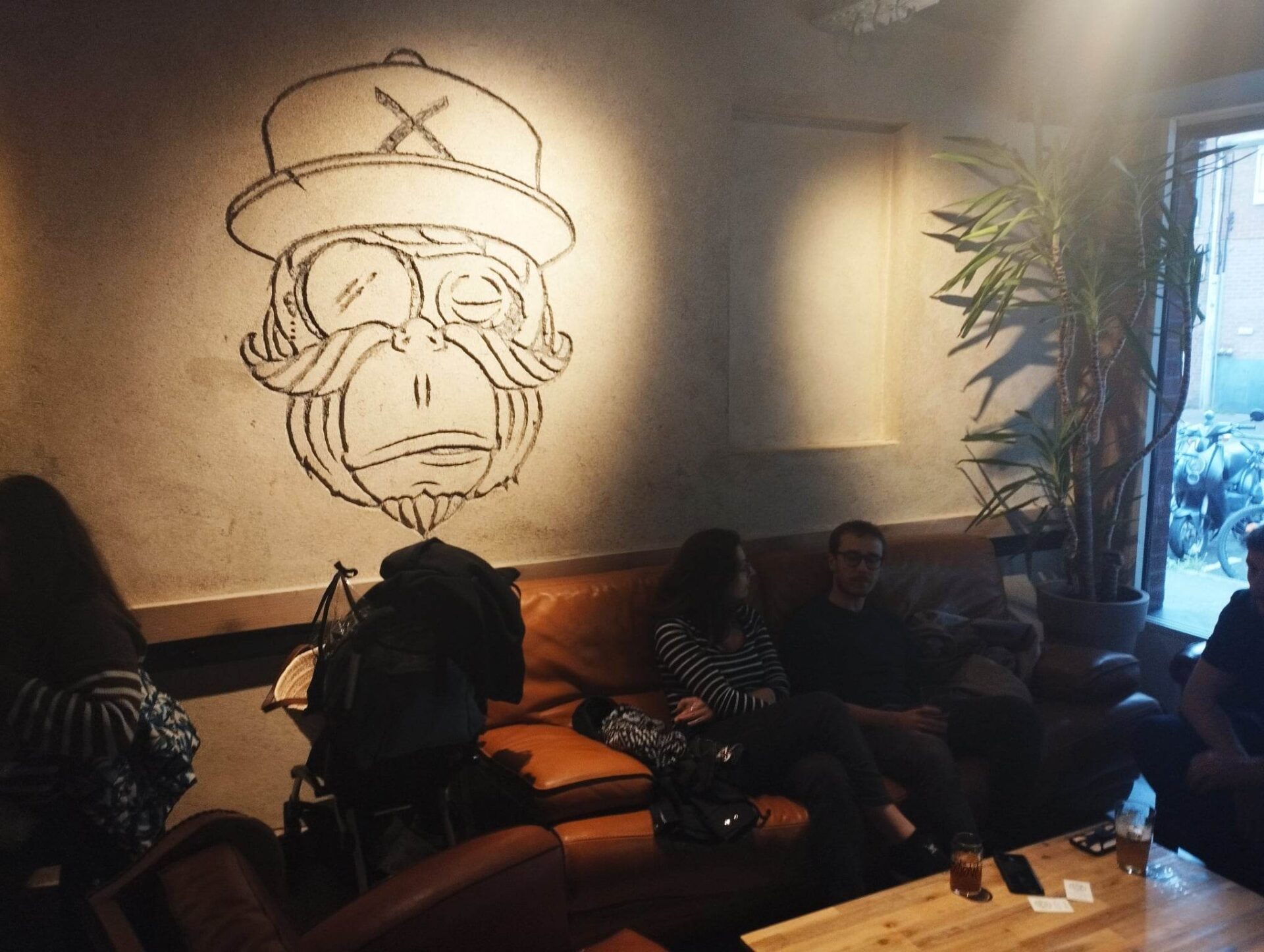 On a testé le bar taproom du Singe Savant, les Daft Punk de la bière à ...