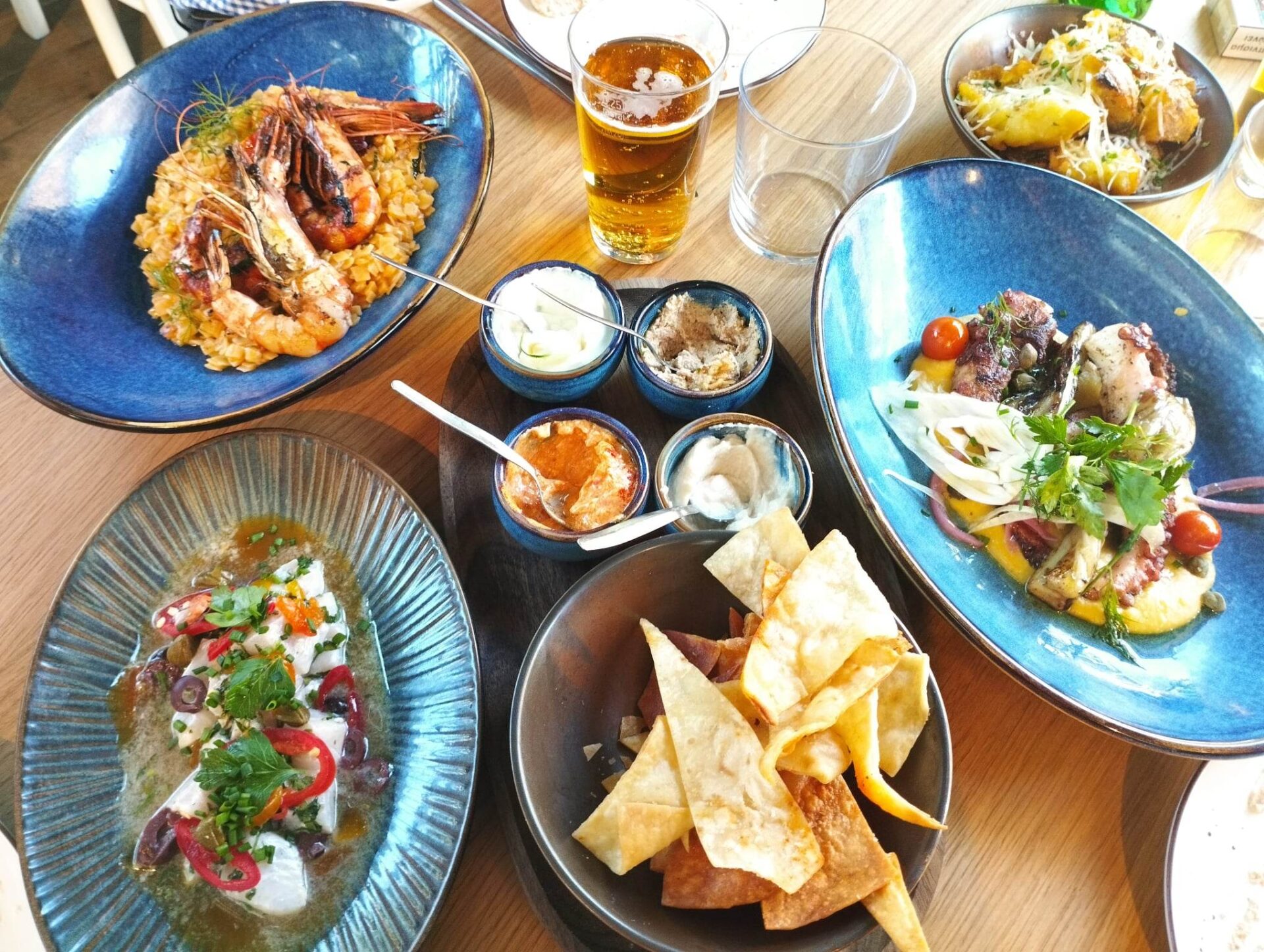 On a testé le restaurant Yaya - Délices grecs sur les remparts du Vieux ...