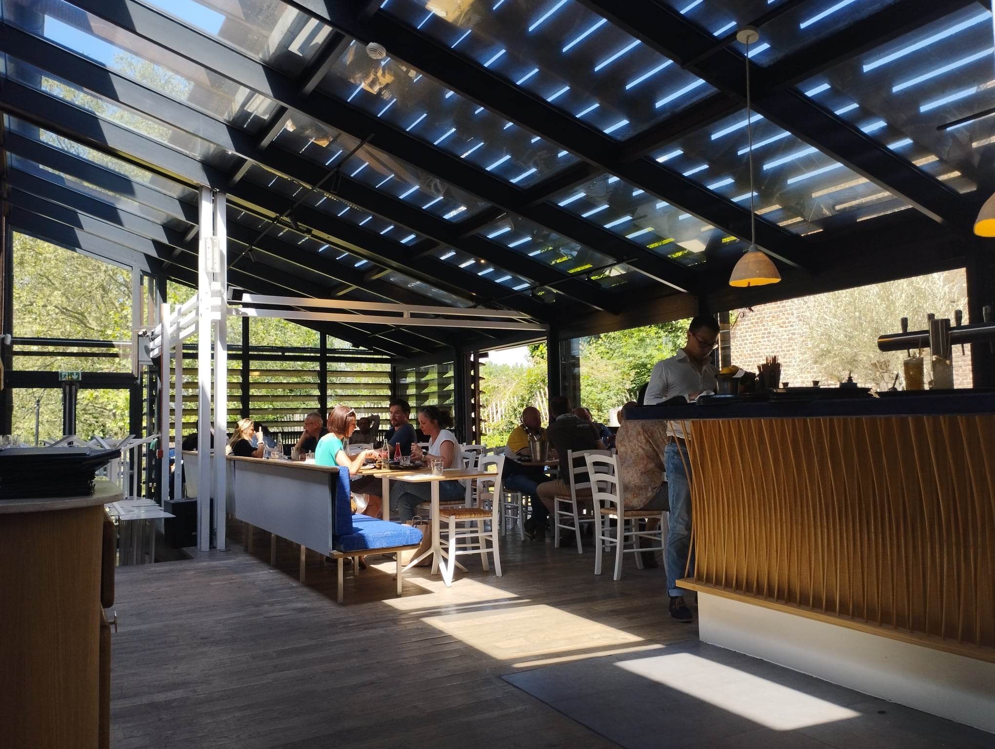 On a testé le restaurant Yaya - Délices grecs sur les remparts du Vieux ...