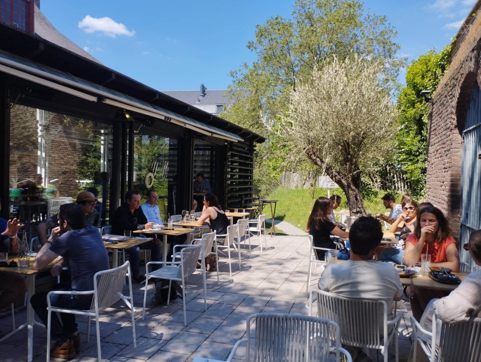 On a testé le restaurant Yaya - Délices grecs sur les remparts du Vieux ...